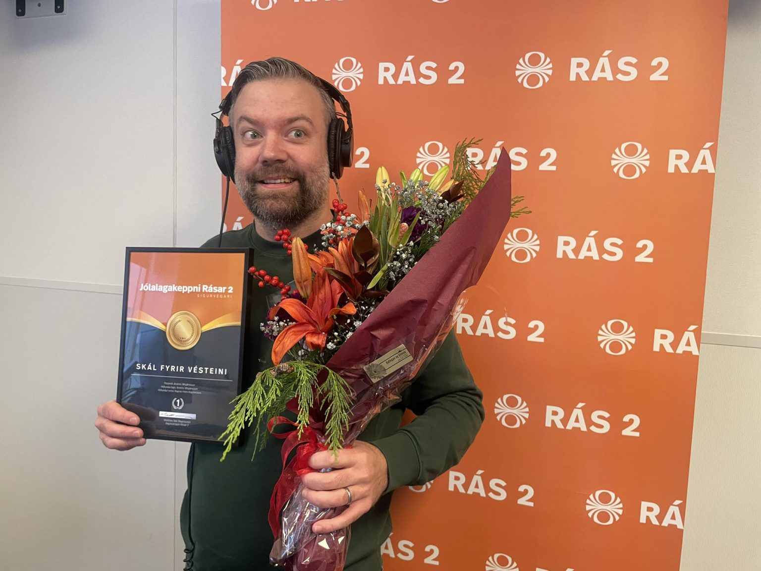 Skál fyrir Vésteini með Andrési Vilhjálmssyni er jólalag Rásar 2 í ár ...